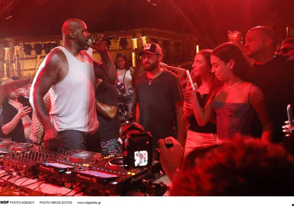 Στη Μύκονο ο Σακίλ Ο' Νιλ -DJ στο πάρτι στο SantAnna, φώναξε «This is Sparta» [βίντεο, εικόνες ...